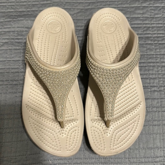 CROCS | Shoes | Crocs Ladies Size Flip Flop Wedge Sandal With Silver ...